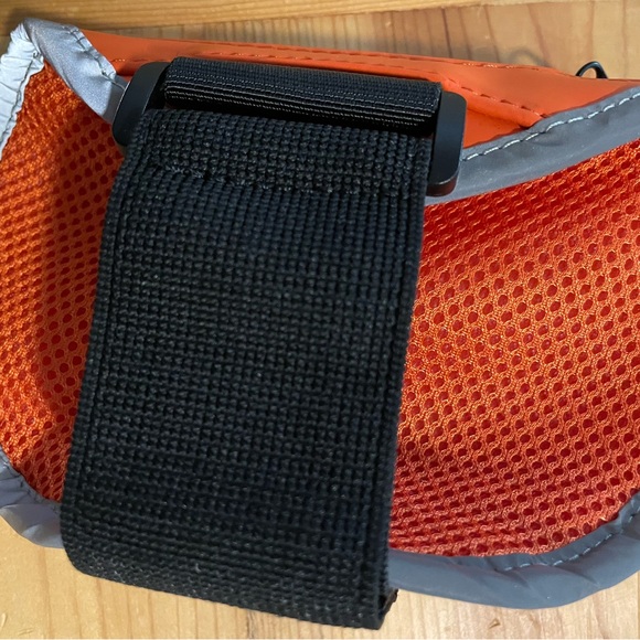 Free People | Bags | Amphipod Armpod Smartview Sumo Reflective Armband ...